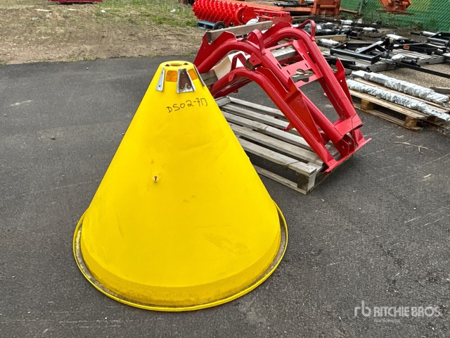 Cosmo 3 point Mounting Frames, Cosmo 500 Hopper | Ritchie Bros. Auctioneers