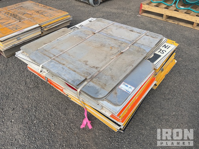 Quantity of Road Signs | Ritchie Bros. Auctioneers