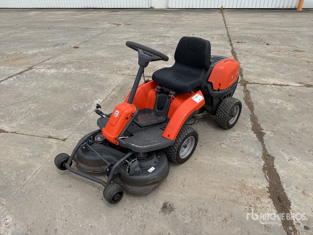 2015 Husqvarna R112C 4x2 Tracteur Tondeuse Lawn Mower | Ritchie Bros ...