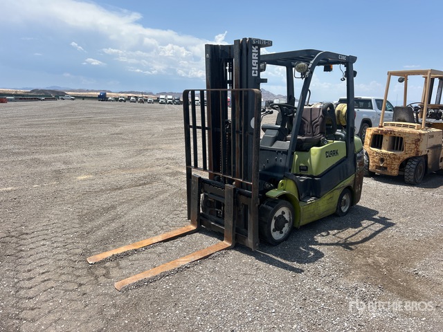 Clark C30CL 5600 lb Forklift (Inoperable) | Ritchie Bros. Auctioneers