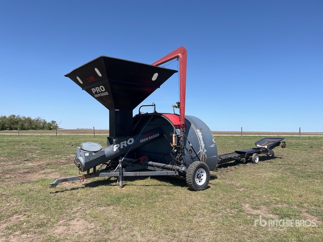 2012 Arc Alloy 1210 10 ft Grain Bagger | Ritchie Bros. Auctioneers