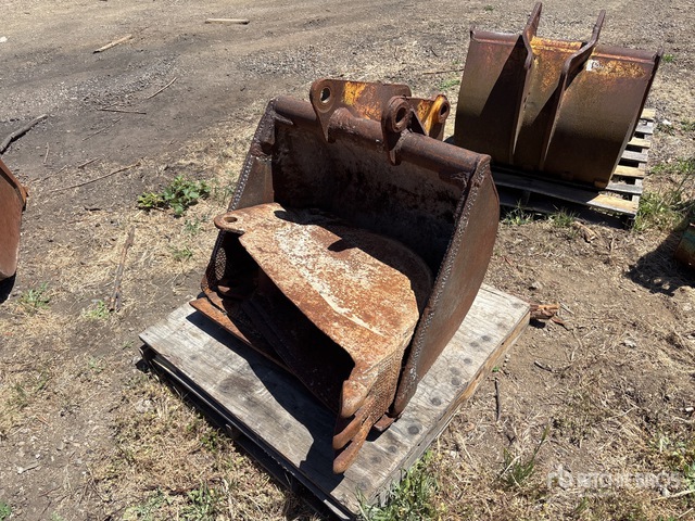 Quantity of (2) Backhoe Rear Bucket - Fits Case 580 | Ritchie Bros ...