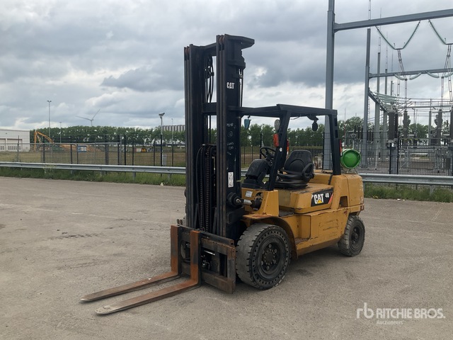 2010 Cat GP40KL 2 4000 kg Forklift | Ritchie Bros. Auctioneers