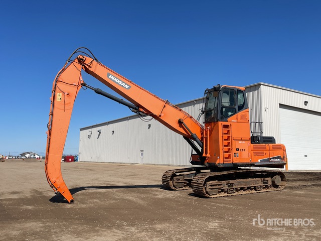 2015 Doosan DX300LC-5 Track Material Handler | Ritchie Bros. Auctioneers