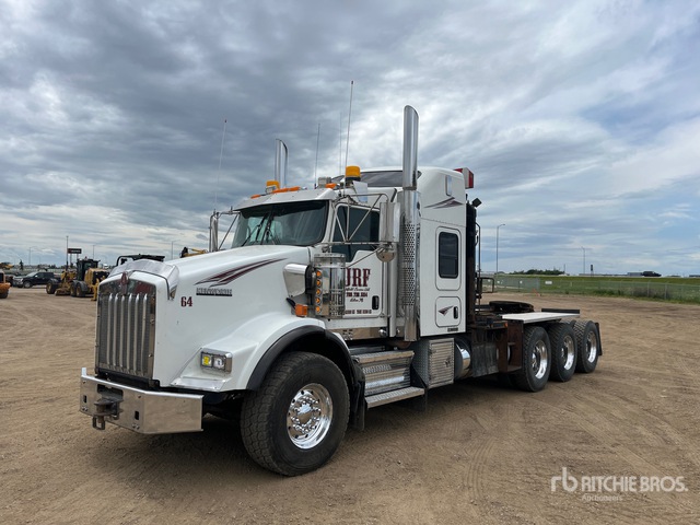 2014 Kenworth T800 8x6 Sleeper Winch Truck | Ritchie Bros. Auctioneers