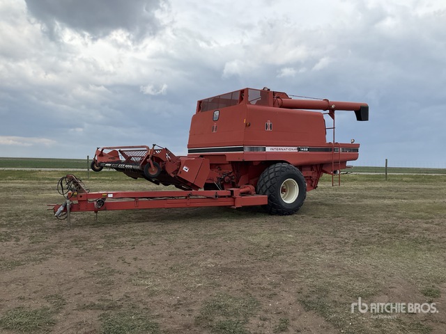 Case IH 1682 Pull Type Combine Harvester | Ritchie Bros. Auctioneers