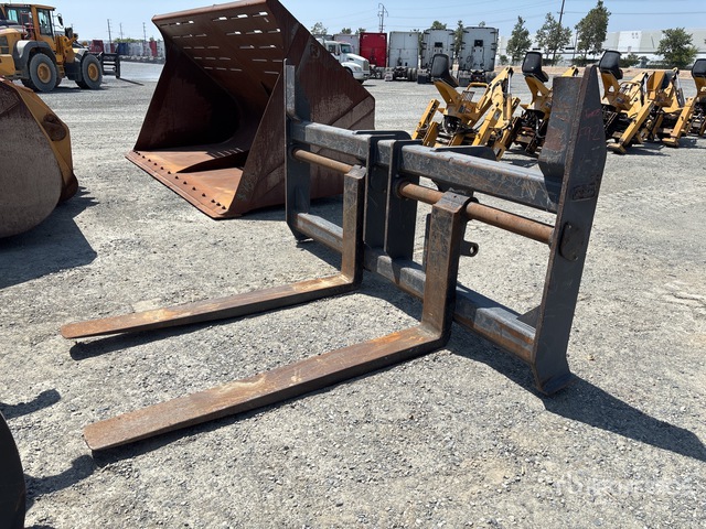 Doosan 106W 72 in Q/C Wheel Loader Forks | Ritchie Bros. Auctioneers