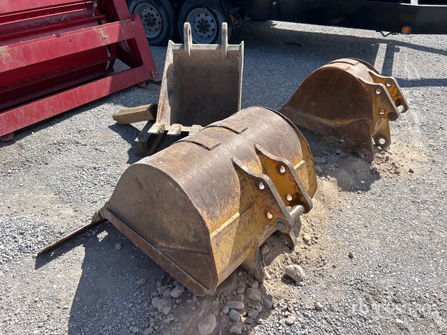 Quantity of (3) Backhoe Rear Bucket | Ritchie Bros. Auctioneers