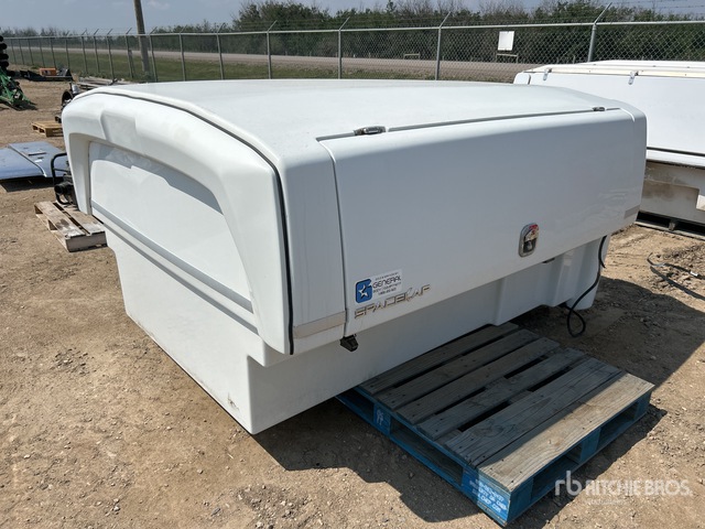 SpaceKap Compak 6 ft 8 in Truck Cap | Ritchie Bros. Auctioneers