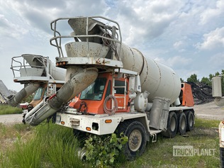 2004 Oshkosh S2346 8x6 Front Discharge Mixer Truck (Inoperable) in ...