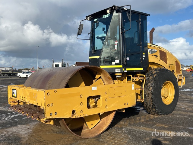 2014 Cat CS56B Smooth Drum Compactor | Ritchie Bros. Auctioneers