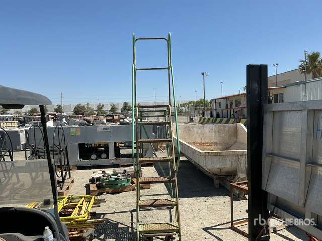 Cisco-Eagle Knock-Down Traction Thread Mobile Ladder Stand | Ritchie ...