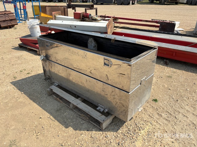 5 ft x 1 ft 9 in Tool Box | Ritchie Bros. Auctioneers