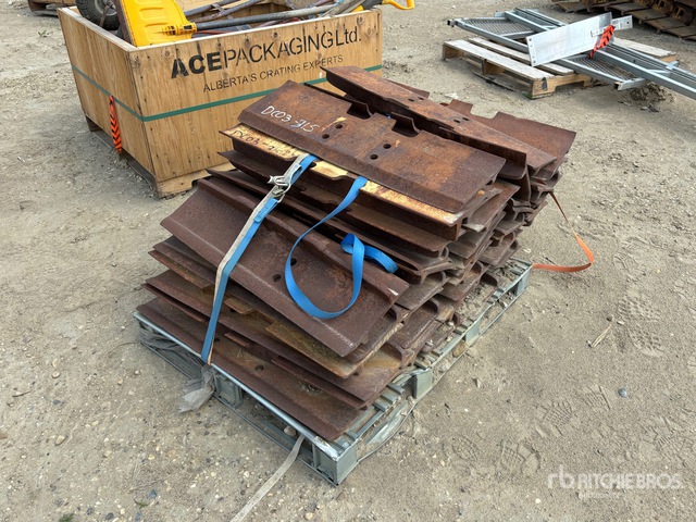 Quantity of 30 in Single Grouser Track Shoes | Ritchie Bros. Auctioneers