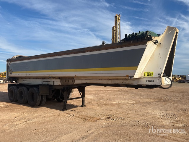 1997 Howard Porter 9.1 m Tri/A End Dump Trailer | Ritchie Bros. Auctioneers