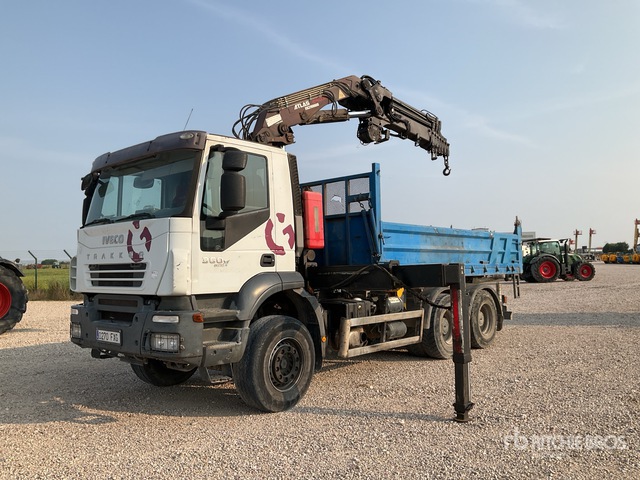 2007 Atlas 240.2E A7 on 2007 Iveco Trakker 360 6x4 Dump Truck with ...
