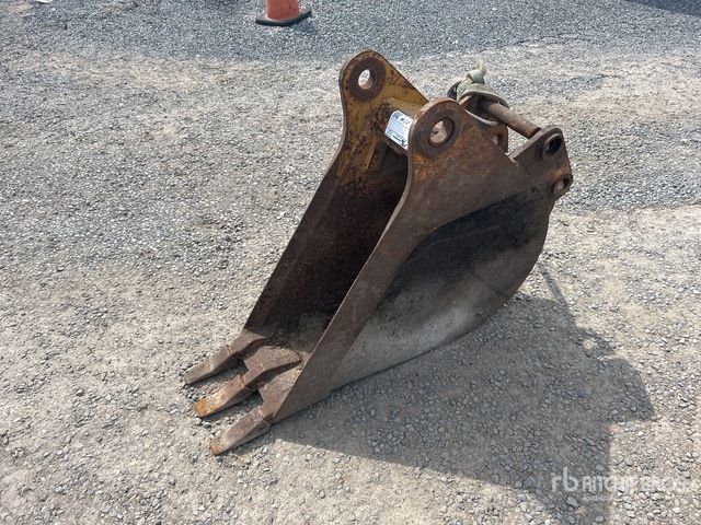 12 in Digging Backhoe Rear Bucket | Ritchie Bros. Auctioneers