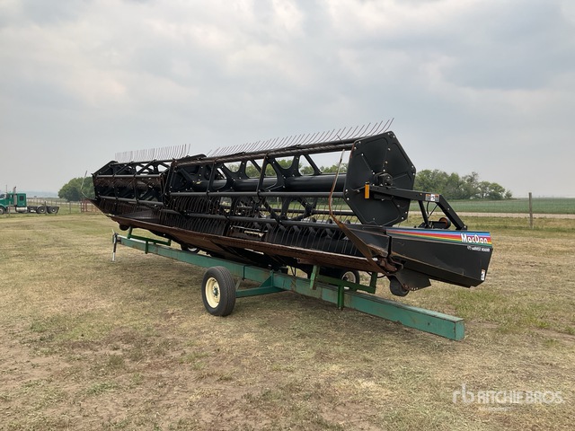 1998 MacDon 972 30 ft Draper Combine Header | Ritchie Bros. Auctioneers