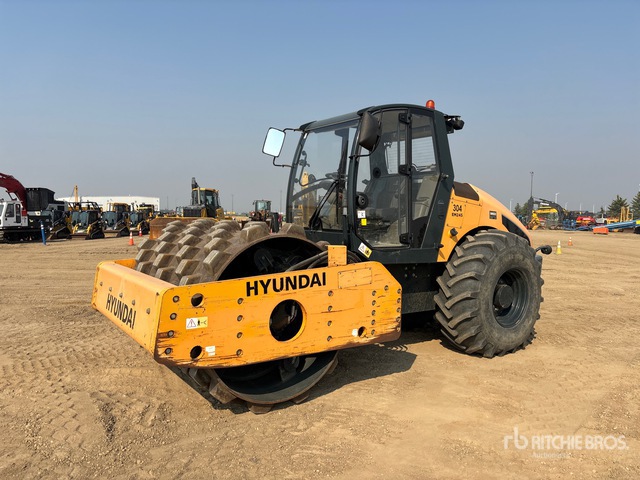 2018 Hyundai HR120C-9 Padfoot Drum Compactor | Ritchie Bros. Auctioneers