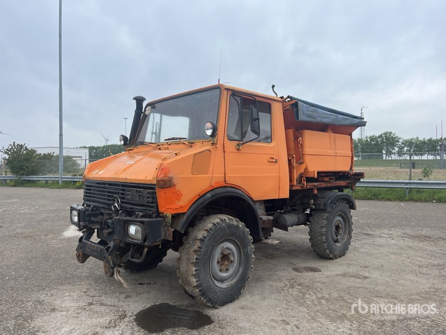 Mercedes-Benz Unimog 424 4x4 All Terrain Salt Spreader Utility Vehicle ...