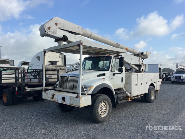 Altec AA755L 55 ft on 2007 International 7300 4x4 Bucket Truck ...