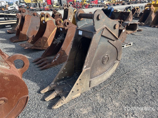 CF 24 in Digging Excavator Bucket - Fits Volvo 305 | Ritchie Bros ...