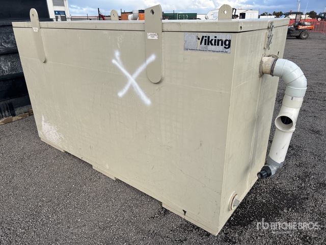 Viking 3000 L Poly Tank | Ritchie Bros. Auctioneers
