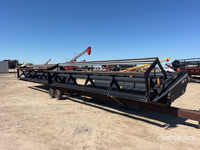 1994 MacDon 960 35 ft Windrower Header | Ritchie Bros. Auctioneers
