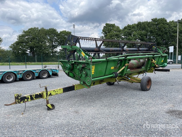 John Deere 922 Combine Header | Ritchie Bros. Auctioneers