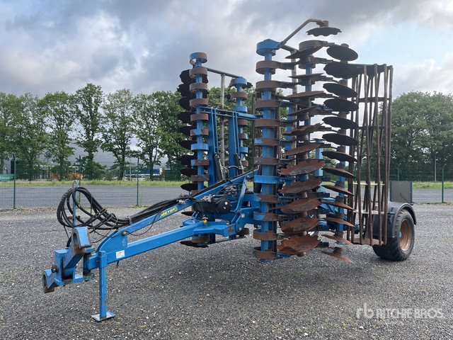 2012 Meyer KSE6000F Disc Harrow | Ritchie Bros. Auctioneers