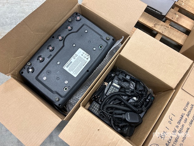 Quantity of (12) Motorla Full Keypad 800 MHz Portable Radios | Ritchie ...