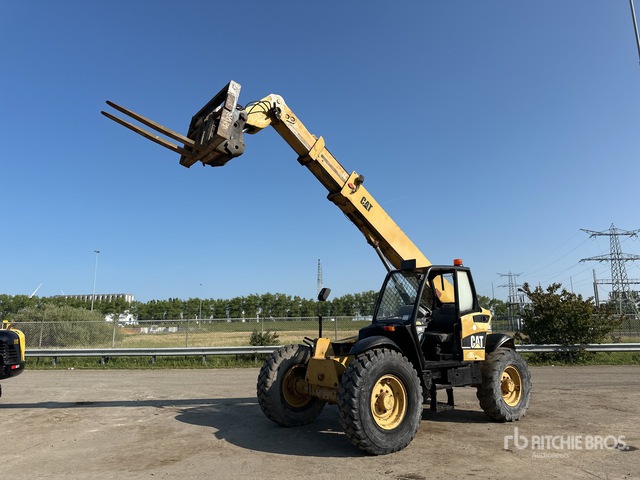 Cat TH350B Telehandler | Ritchie Bros. Auctioneers