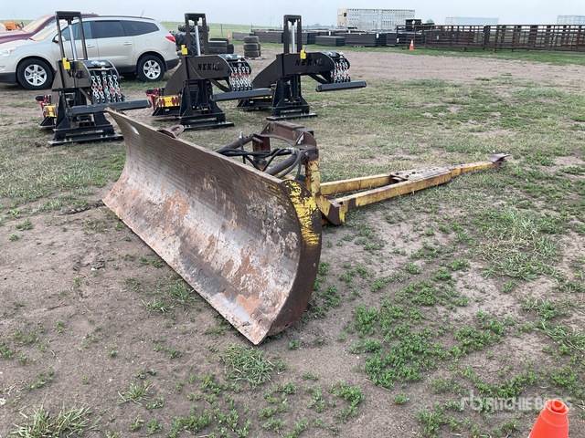 108 in Tractor Dozer Blade | Ritchie Bros. Auctioneers