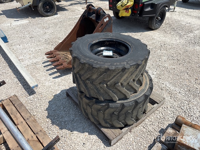 31x15.5-15 and 14-17.5-14 Skid Steer and Trencher Tires | Ritchie Bros ...
