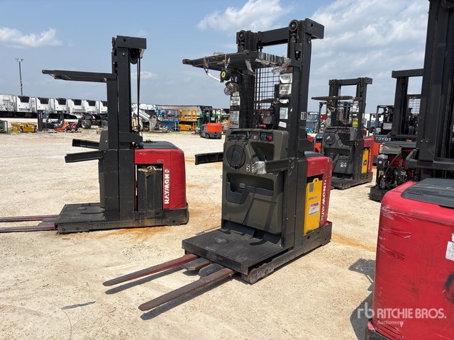 2018 Raymond 560-OPC30TT 3000 lb Order Picker | Ritchie Bros. Auctioneers