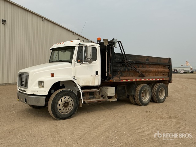 1996 Freightliner FL106 6x4 T/A Camión dumper | Ritchie Bros. Auctioneers