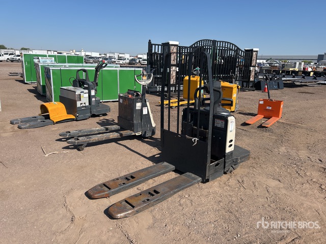 2004 Crown PE4000-60 6000 lb Electric Pallet Jack | Ritchie Bros ...