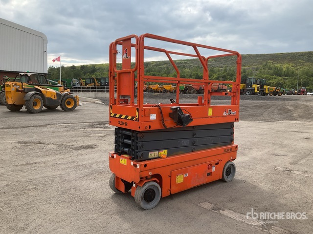 2018 Dingli JCPT1008DC Electric Scissor Lift | Ritchie Bros. Auctioneers