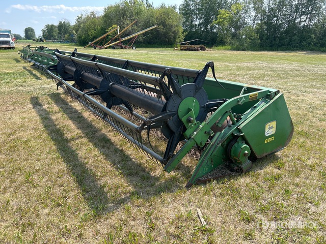 John Deere 920 20 ft Rigid Combine Header | Ritchie Bros. Auctioneers