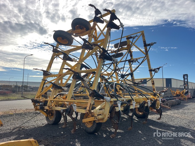 AFM 42 ft Tow-Behind Seminatrice pneumatica ad aria | Ritchie Bros ...