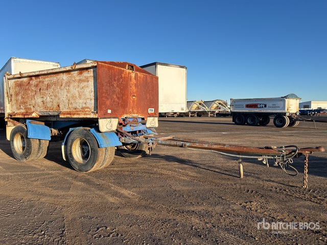 Trailmobile 3.5 m Dog End Dump Trailer | Ritchie Bros. Auctioneers