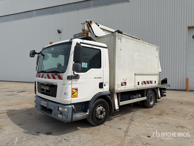 2012 Comilev EN170TPC 15 m on 2012 MAN TGL12.250 Camion Nacelle Van ...