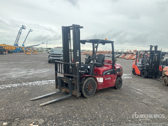 Taylor GT100D 9150 lb Pneumatic Tire Forklift | Ritchie Bros. Auctioneers