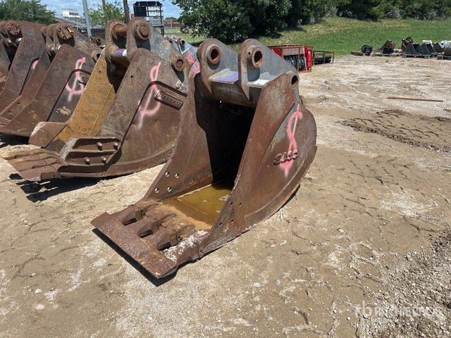 34 in Excavator Bucket | Ritchie Bros. Auctioneers