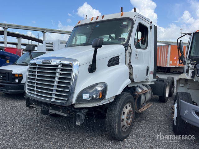 2015 Freightliner Cascadia 113 6x4 Cab and Chassis (Inoperable ...