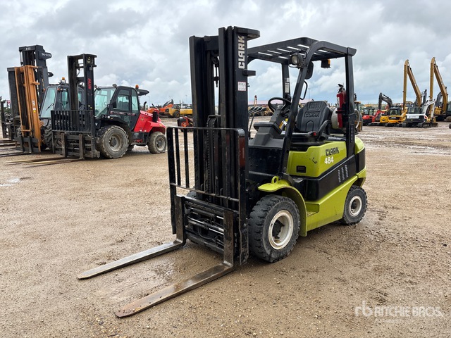 Clark C25L 4600 lb Pneumatic Tire Forklift | Ritchie Bros. Auctioneers