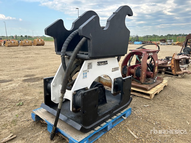 Stanley HS22100 33 in Plate Compactor Attachment - Fits Excavator ...