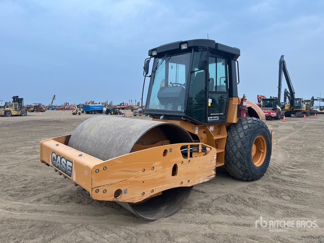 2013 Case SV212 Smooth Drum Compactor | Ritchie Bros. Auctioneers