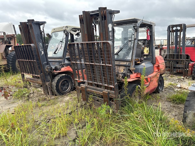 2011 Toyota 7FDU35 7000 lb Pneumatic Tire Forklift (Inoperable ...
