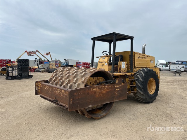 Super Pac 840P Padfoot Drum Compactor | Ritchie Bros. Auctioneers